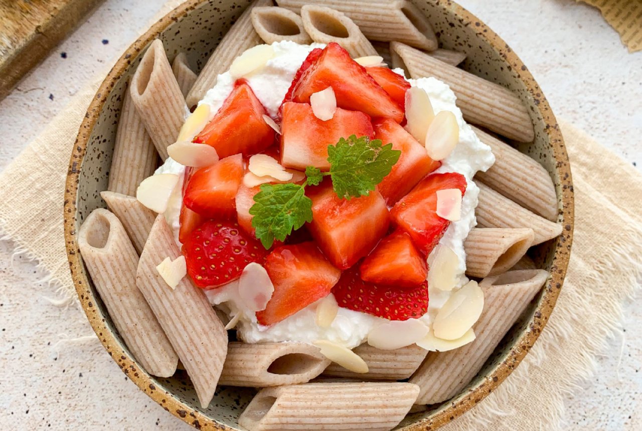 Makaron z truskawkami | Prosty przepis na makaron z truskawkami